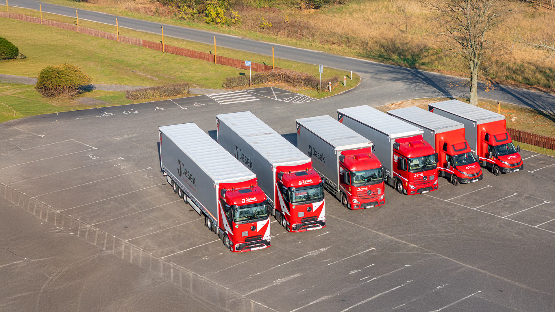 18-tonne lorry — up to 19 Euro pallets, lift and top loading - Jasek ...